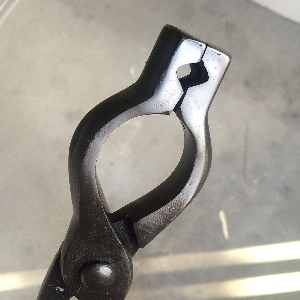 V-Bit Bolt Blacksmith Tongs - 450mm (18") – Caliburn Tools